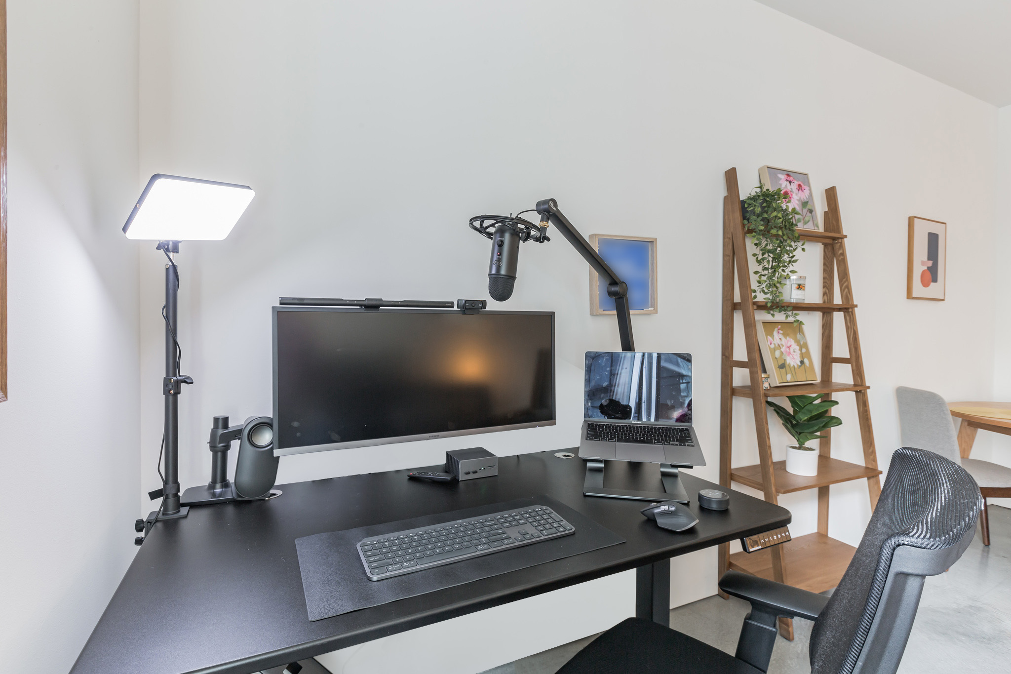 SoMa Studio w/ Work Setup in San Francisco - 10493 | Anyplace