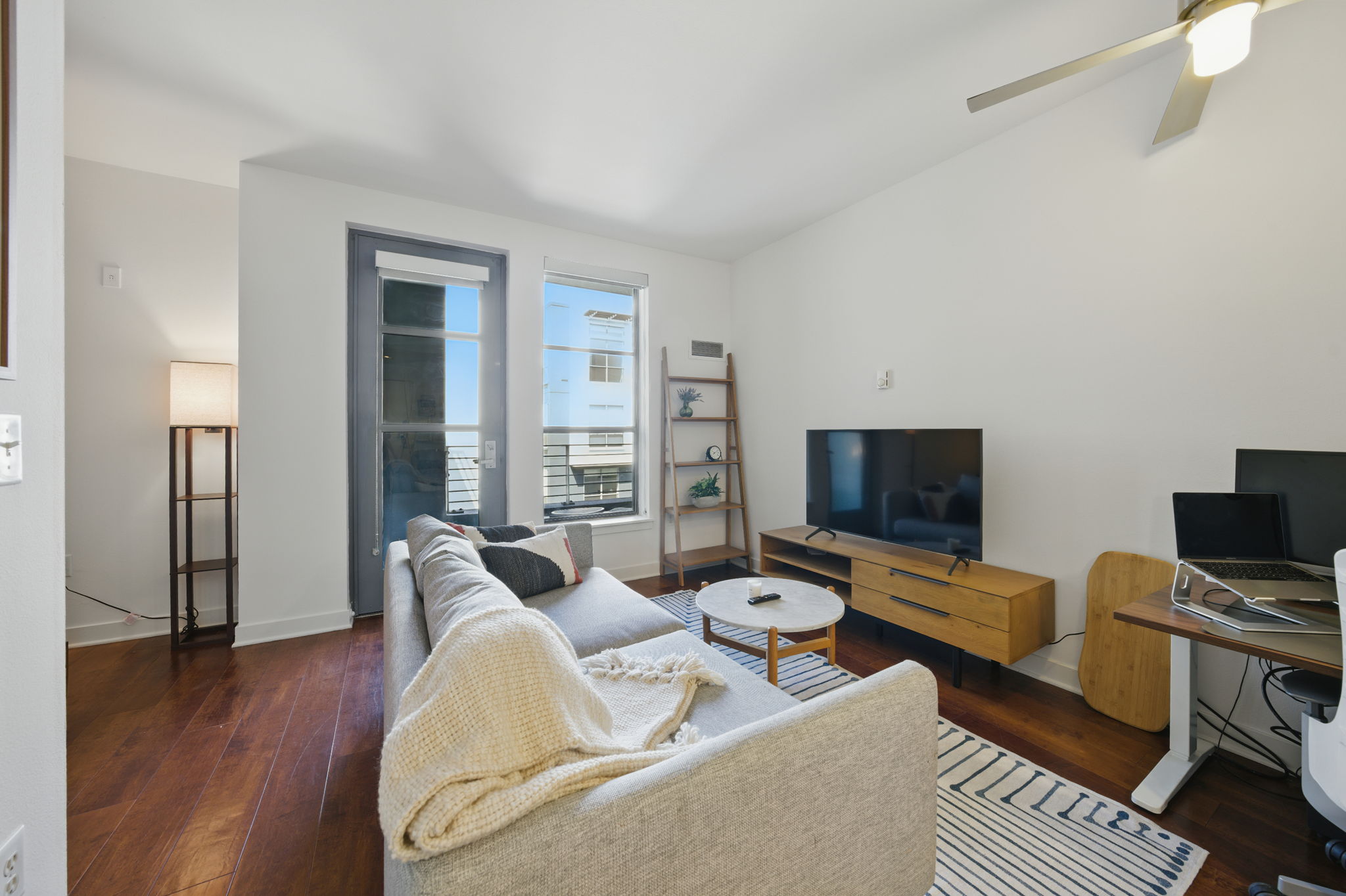 Upscale Living With Home Office Setup - Stylish Coastal Haven - Marin County, CA