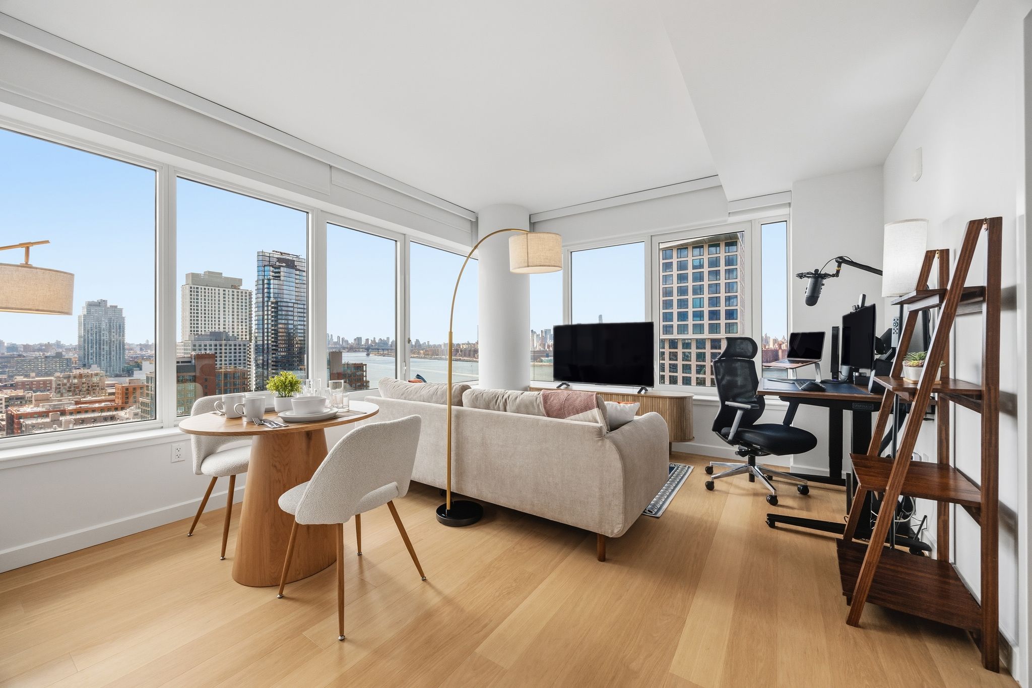 Greenpoint 1 Br W/ Work Setup By Anyplace - 11735 - New York City